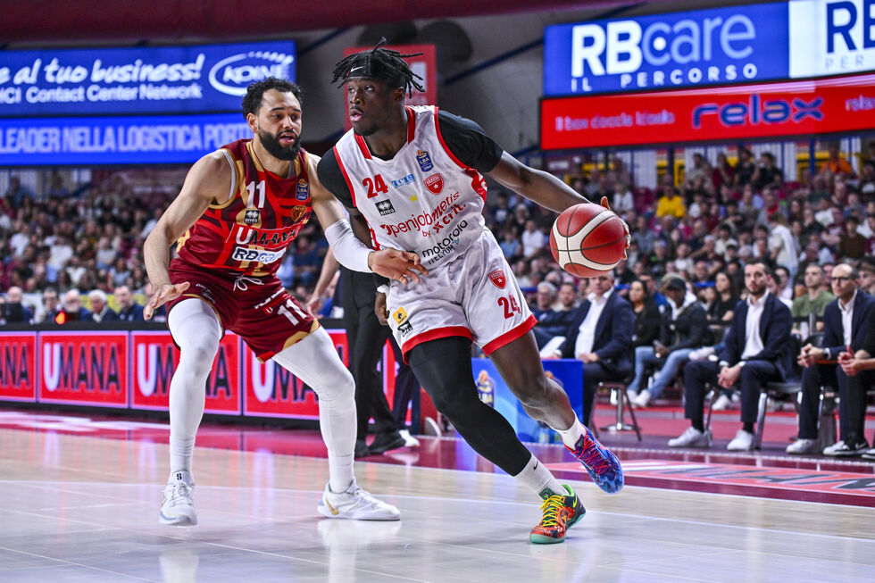 Pallacanestro Varese, ufficiale il rinnovo di Elisee Assui