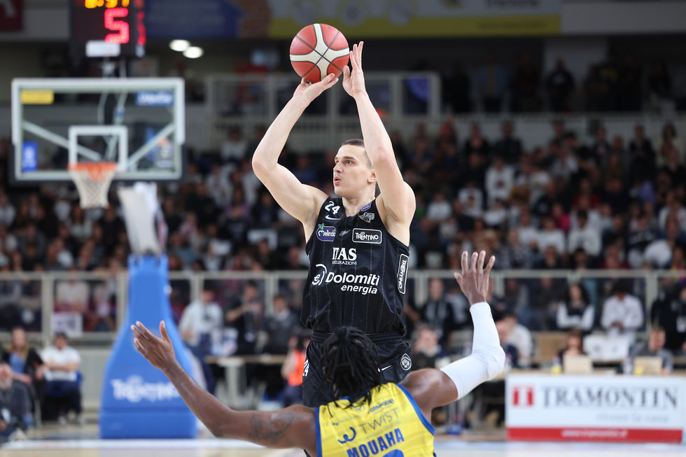 Dolomiti Energia Trentino: stagione finita per Andrejs Grazulis che si ...